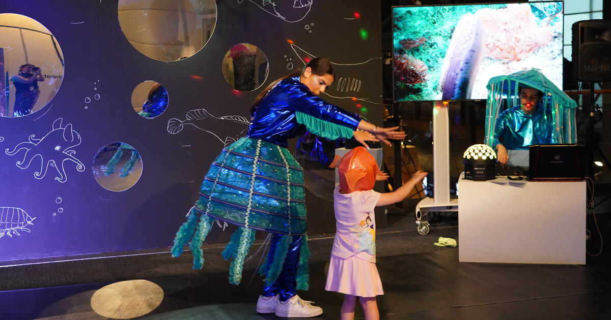 Deep sea disco days | Australian National Maritime Museum